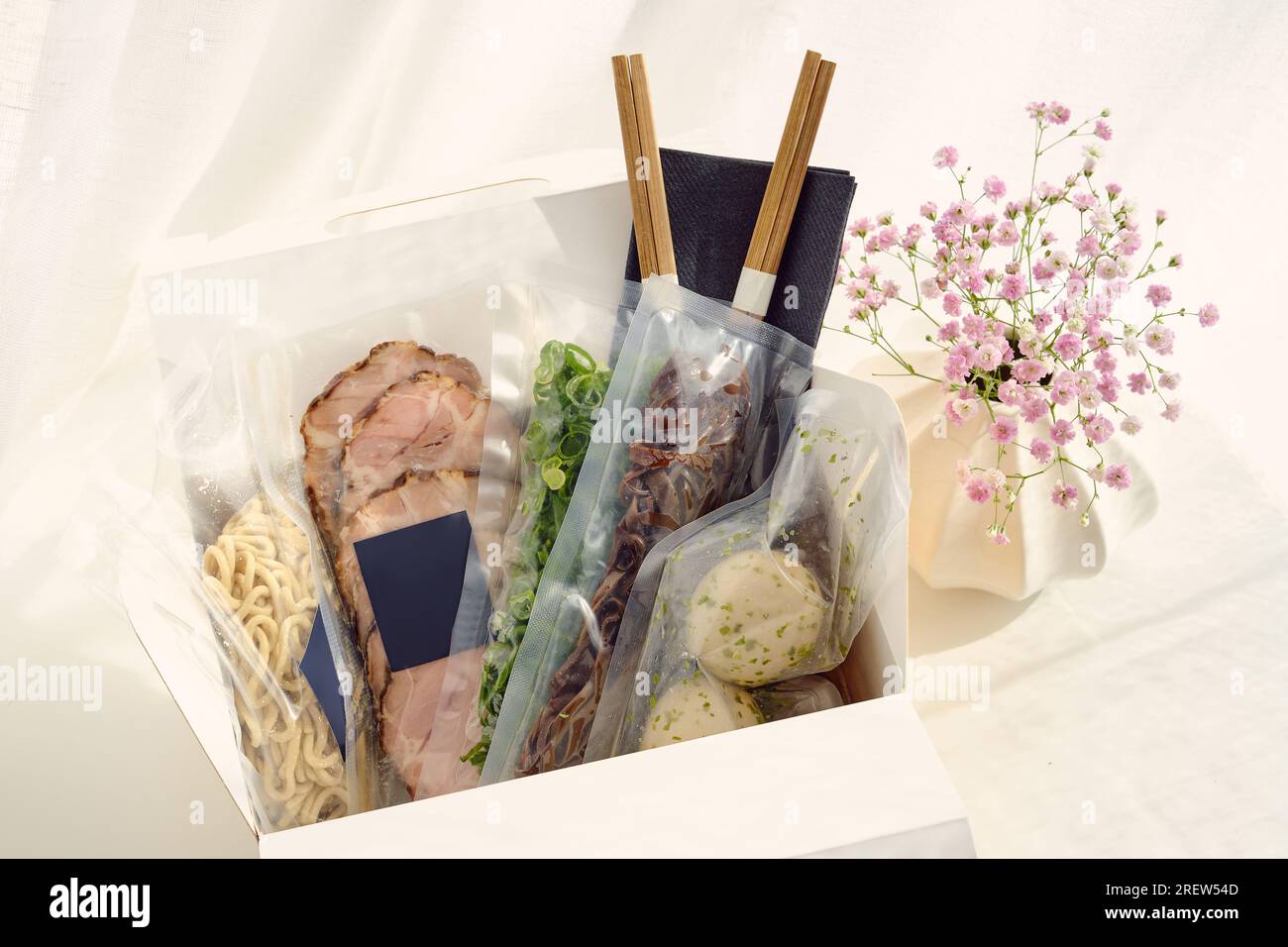 Ramen noodle packages hi-res stock photography and images - Alamy