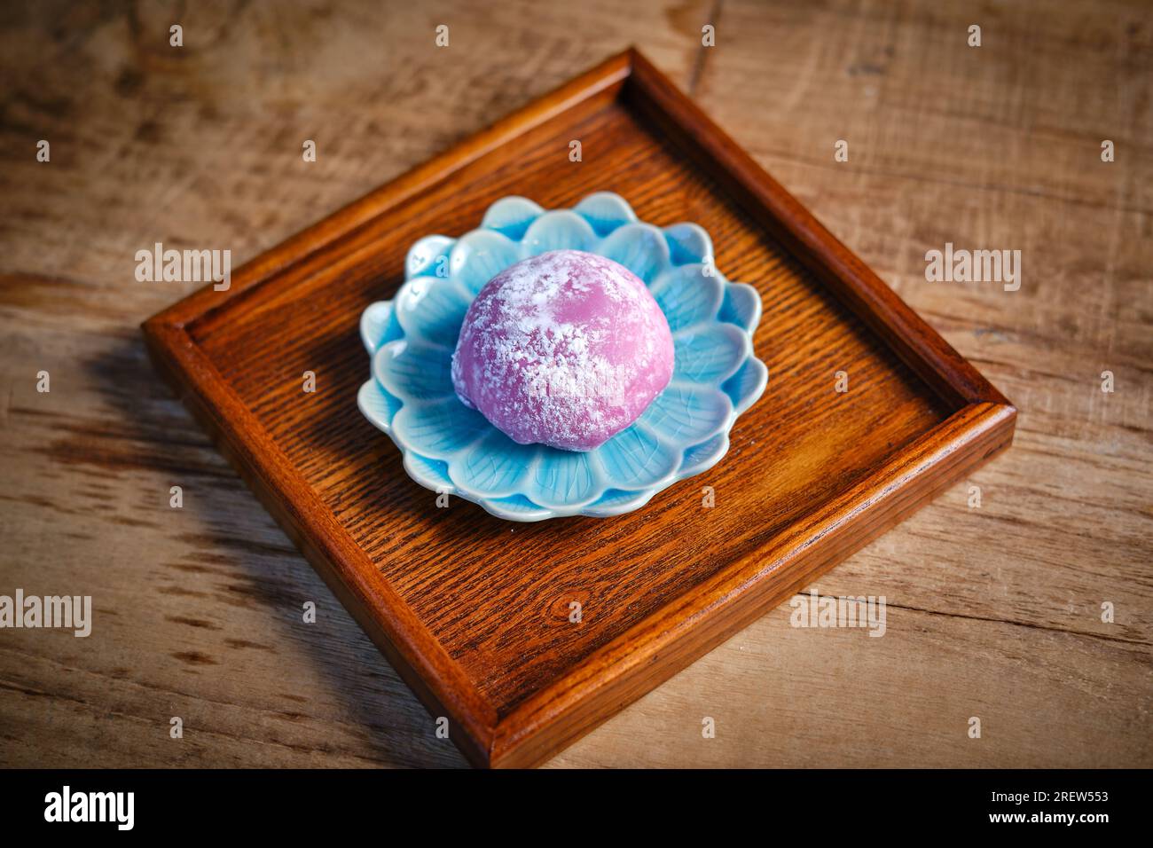 Rounded cakes hi-res stock photography and images - Alamy
