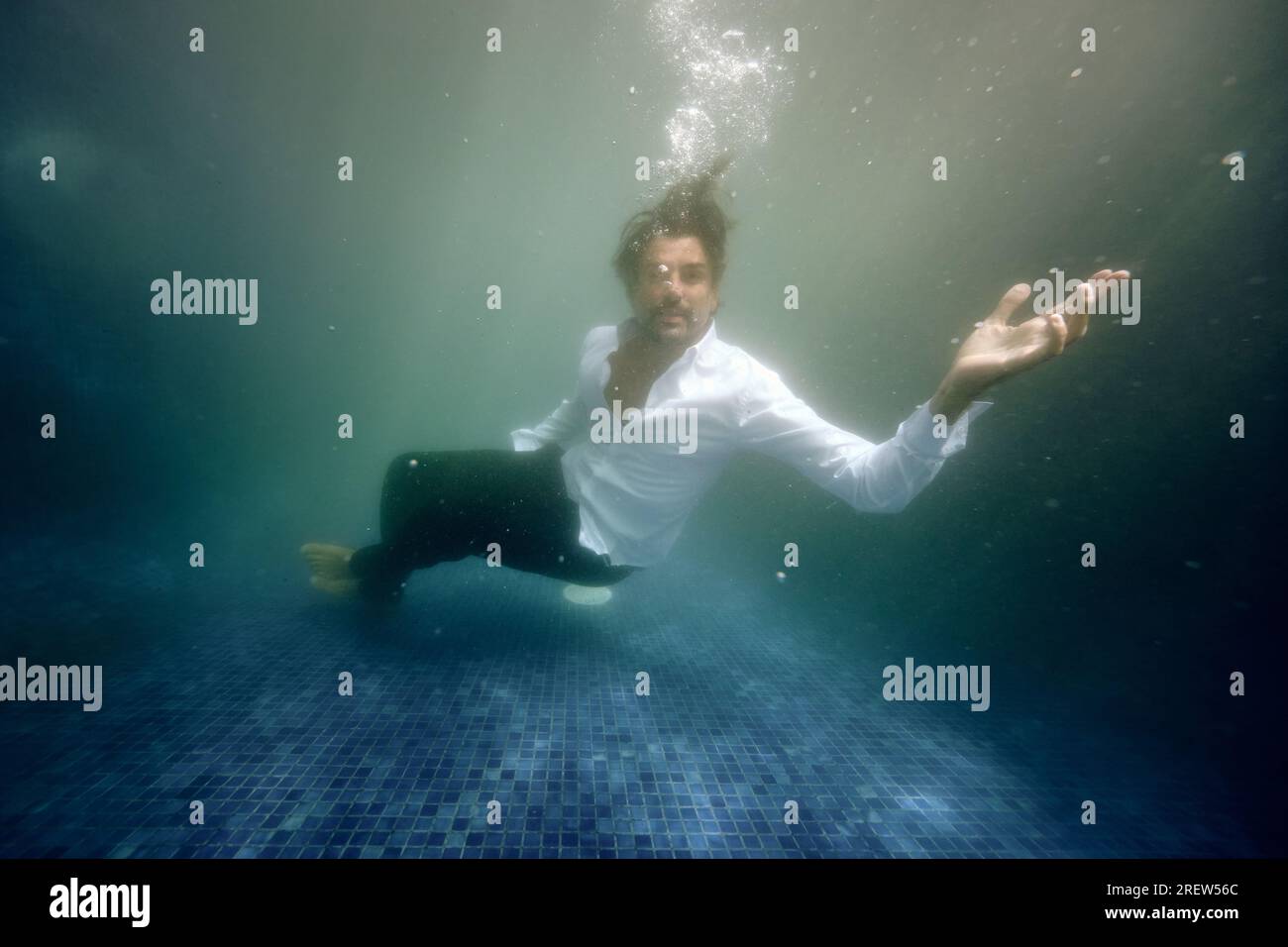 Underwater swimming pool cloth hi-res stock photography and images - Alamy