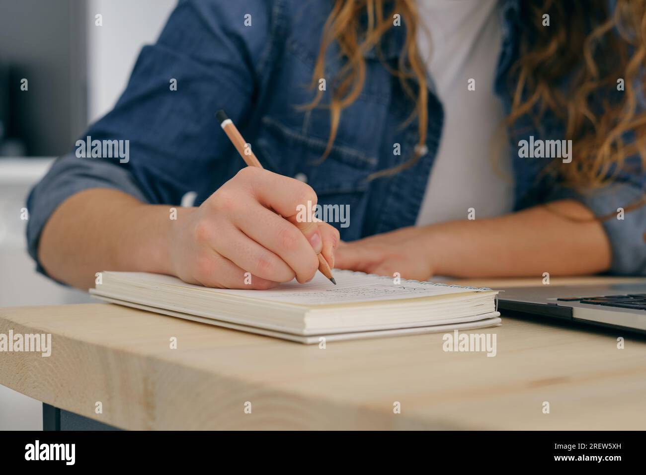 Take notes task hi-res stock photography and images - Alamy