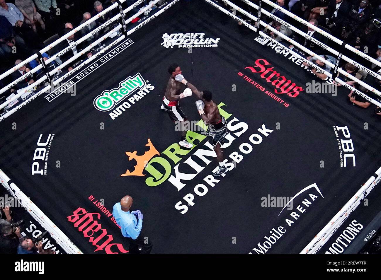 Terence Crawford hits Errol Spence Jr. in an undisputed welterweight ...