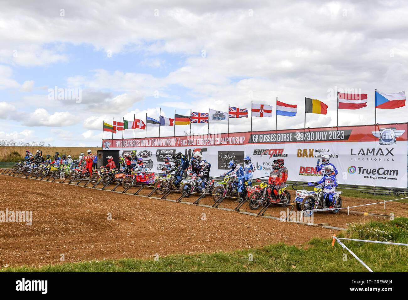 Salisbury, UK. 29th July 2023. The start of the first qualifying race ...