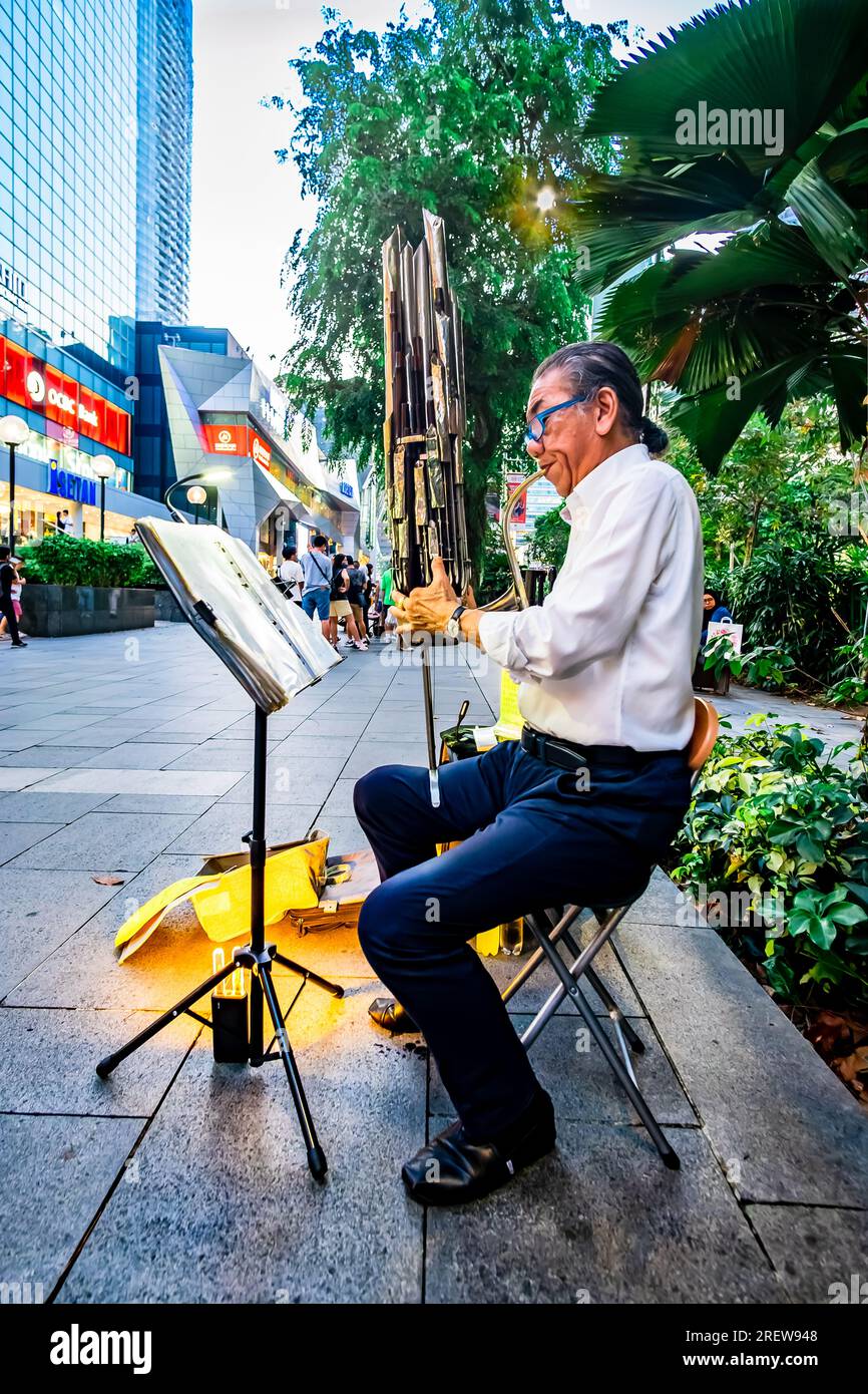Busking singapore hi-res stock photography and images - Alamy