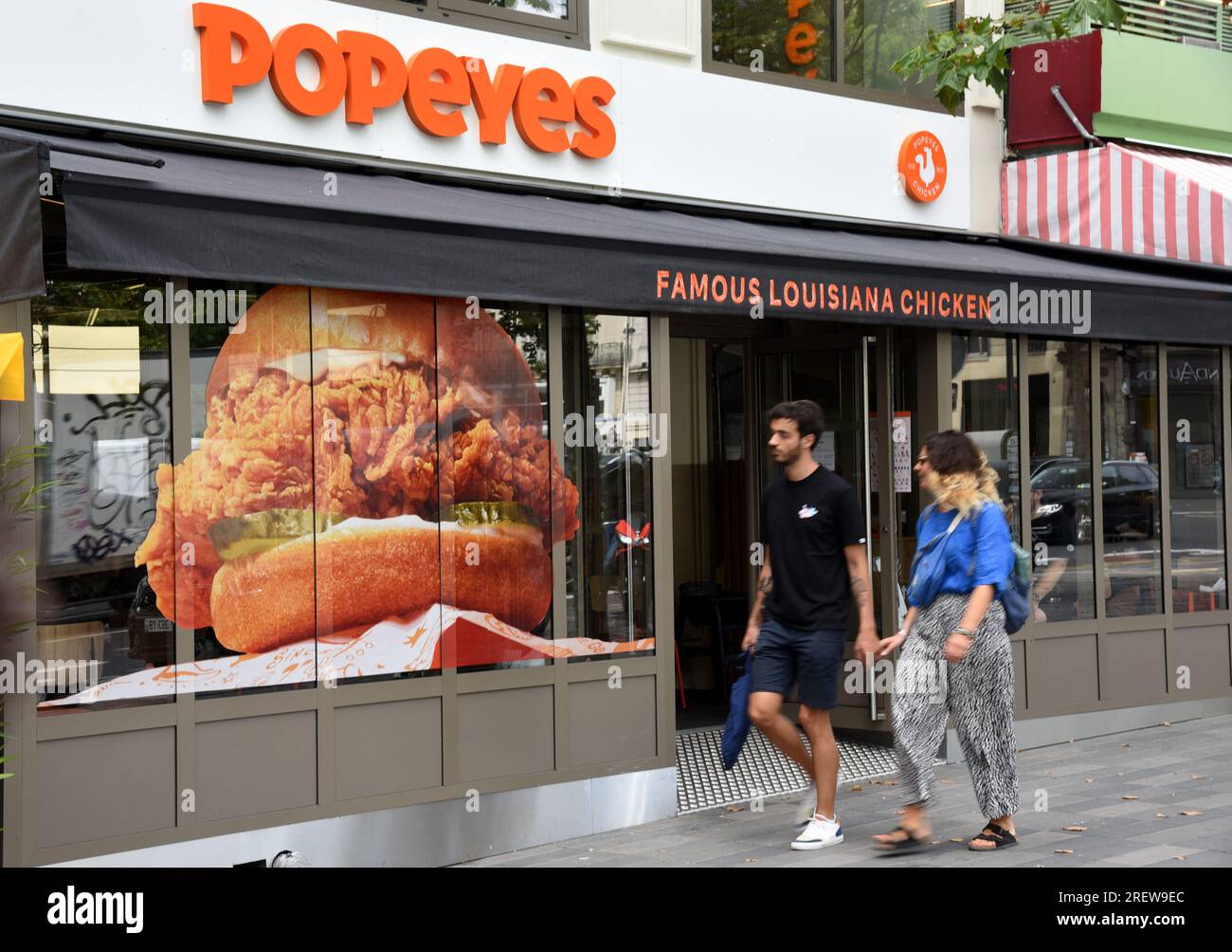 Popeyes opens its 2nd restaurant located Place de la Republique in ...