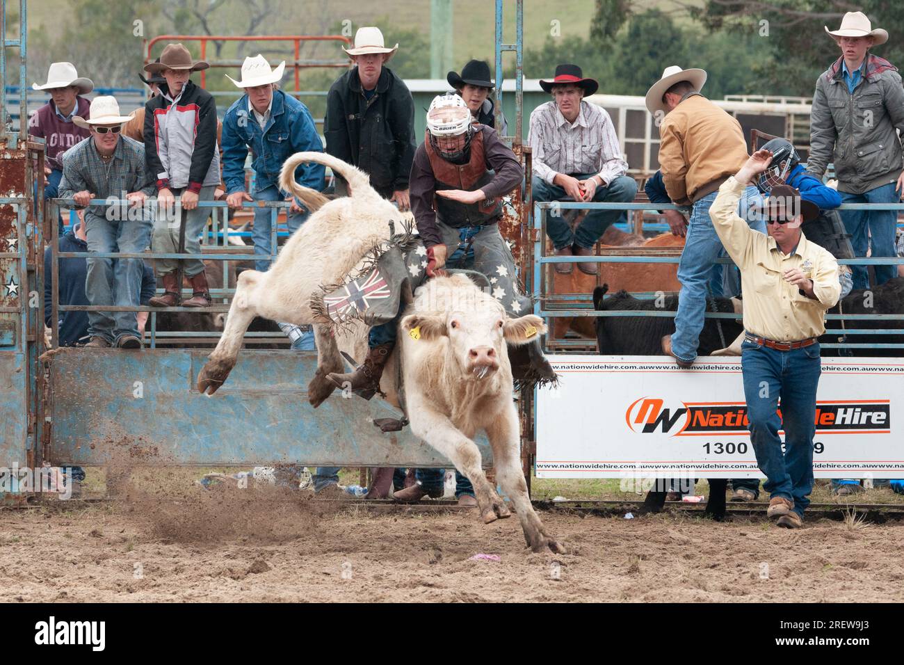 Photos of men, women and kids competing in the gresford rodeo riding ...