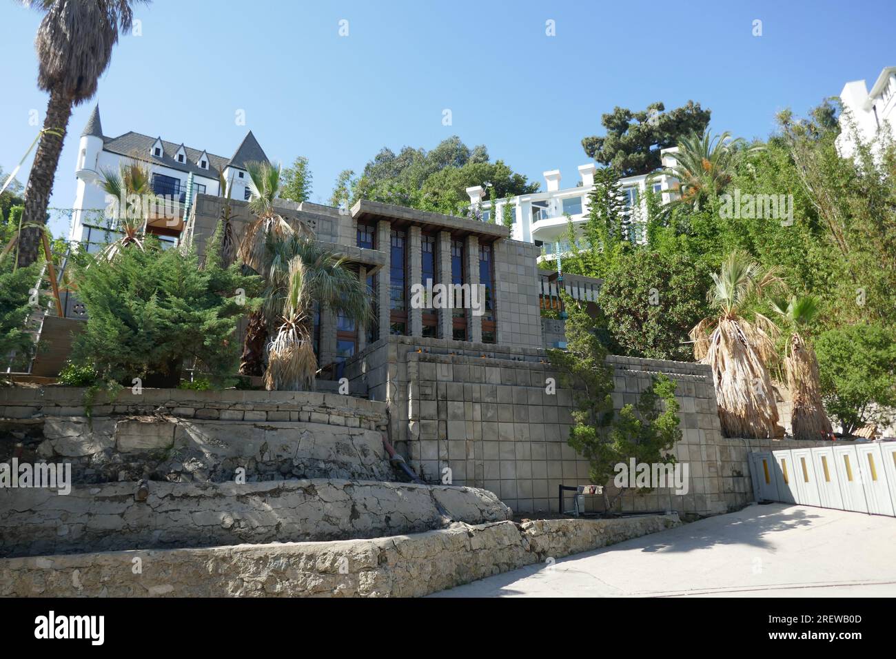 Historic Mansion In Los Angeles Singer