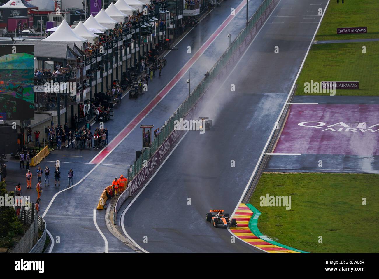 Oscar Piastri (AUS) McLaren F1 Team and Max Verstappen (NED) Redbull ...
