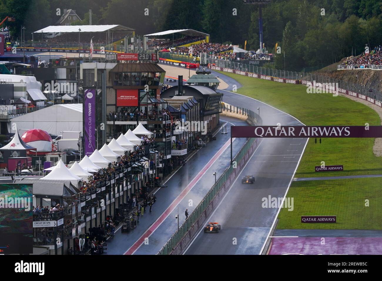Oscar Piastri (AUS) McLaren F1 Team and Max Verstappen (NED) Redbull ...