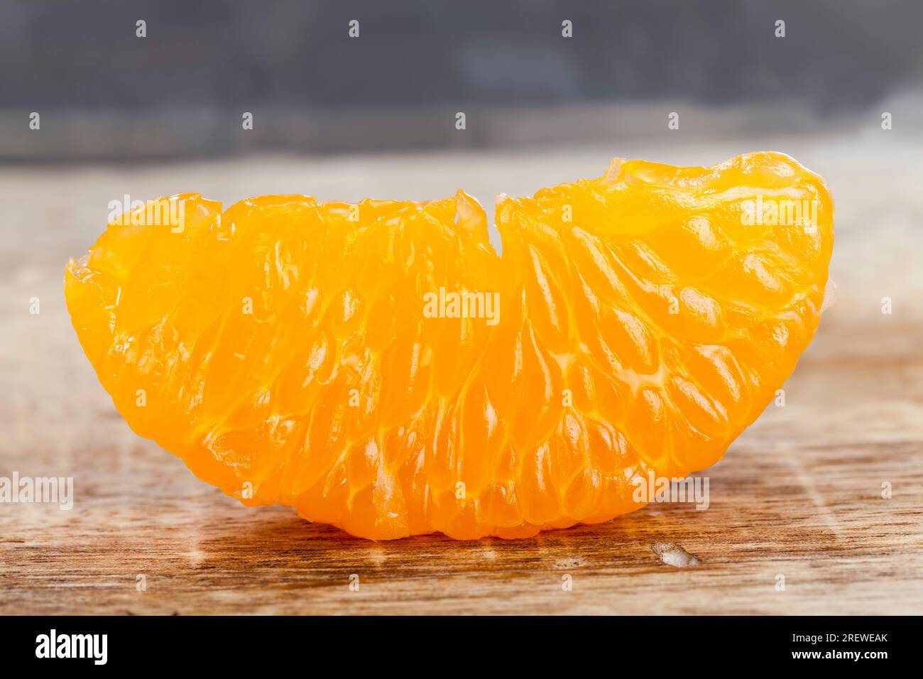 the flesh of a yellow lemon, cut into several parts, the lemon is sweet ...