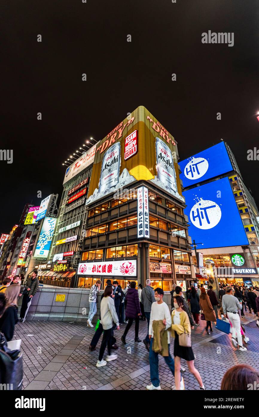 Night view of the Kani Doraku restaurant building with it's giant neon ...