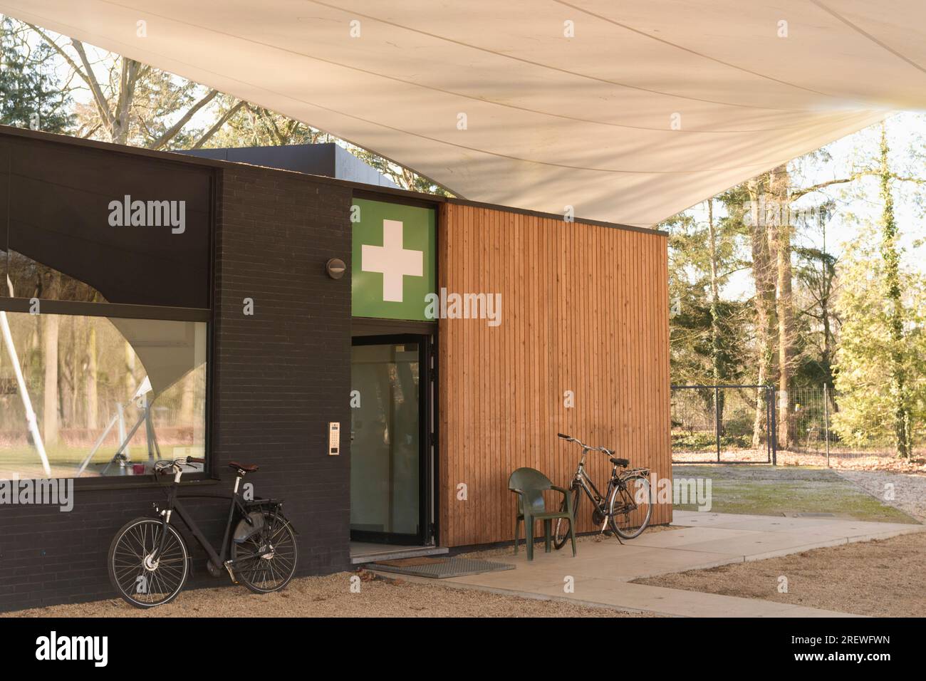 First aid station hi-res stock photography and images - Alamy