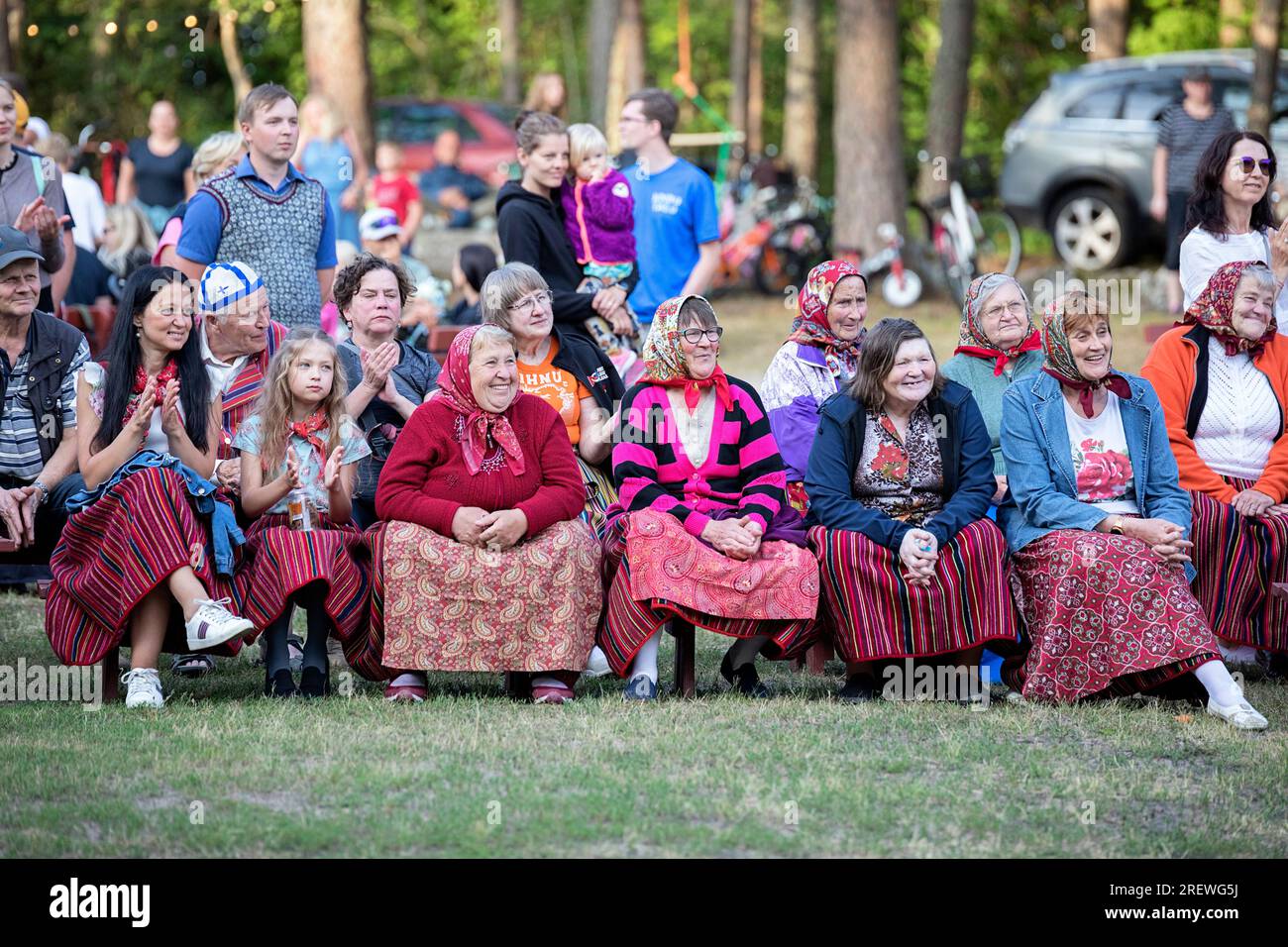 Estonian women in traditional estonian dress hi-res stock photography ...