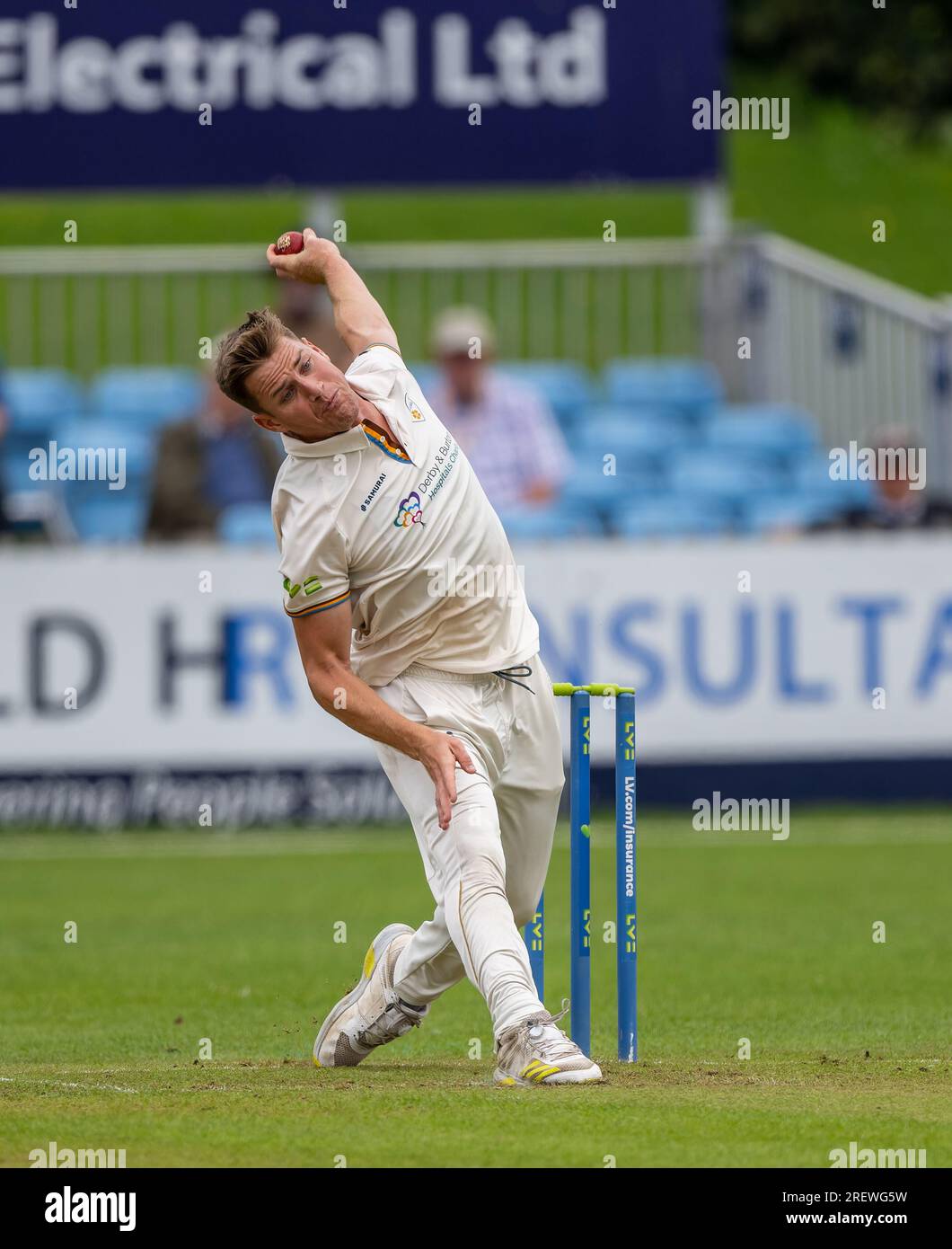 Bowling derbyshires luis reece hi-res stock photography and images - Alamy