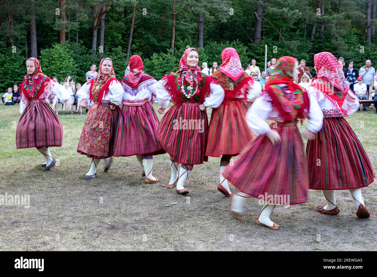 Girls in traditional estonian folk costumes dancing and celebrating ...