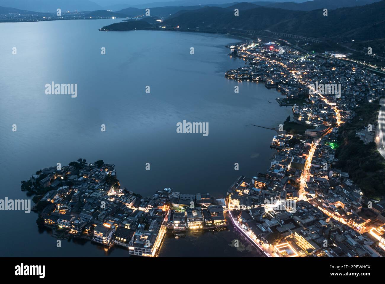 Village and lake. Photo in Shuanglang, Yunnan, China Stock Photo - Alamy