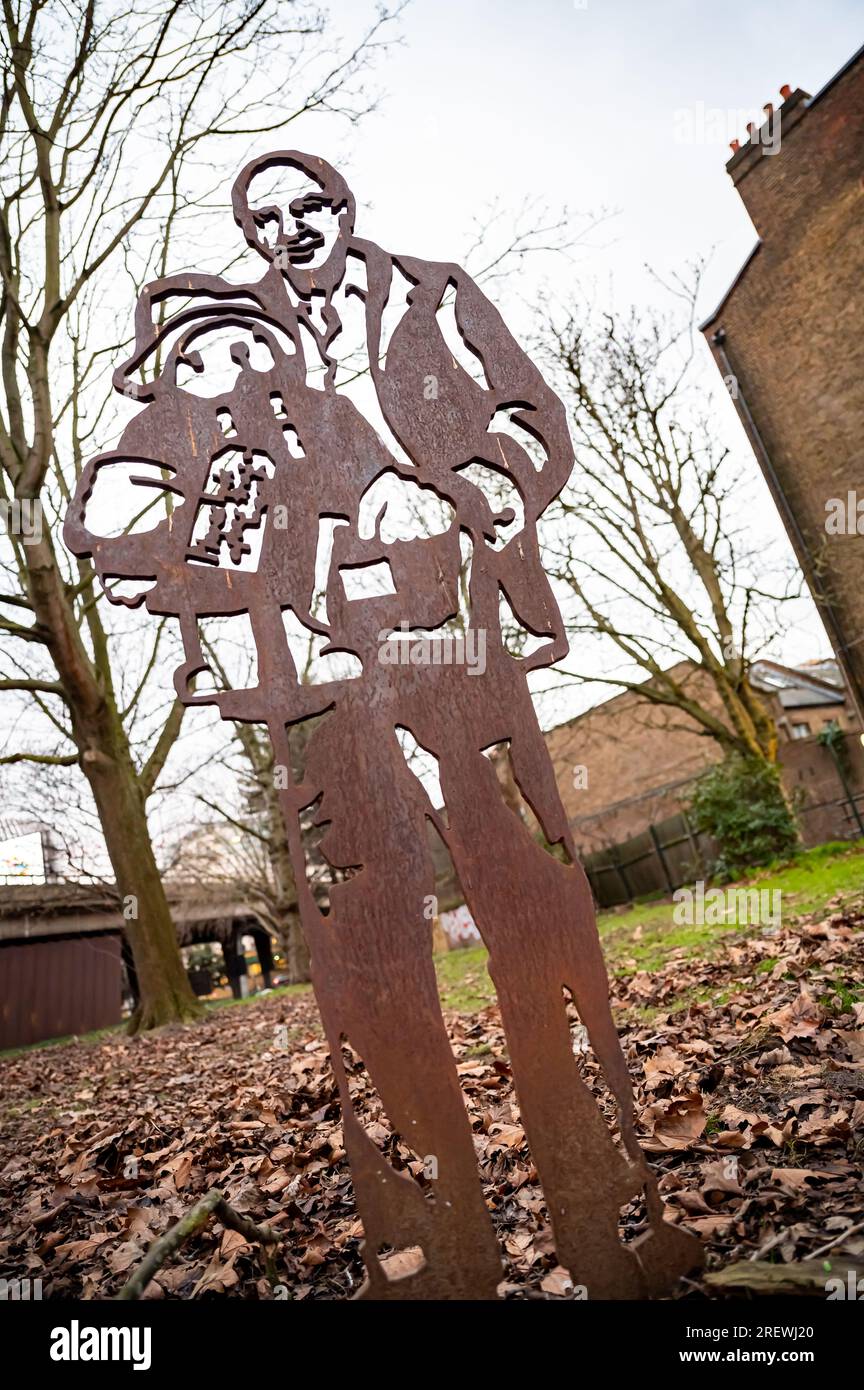 Paddington sculptures hi-res stock photography and images - Alamy