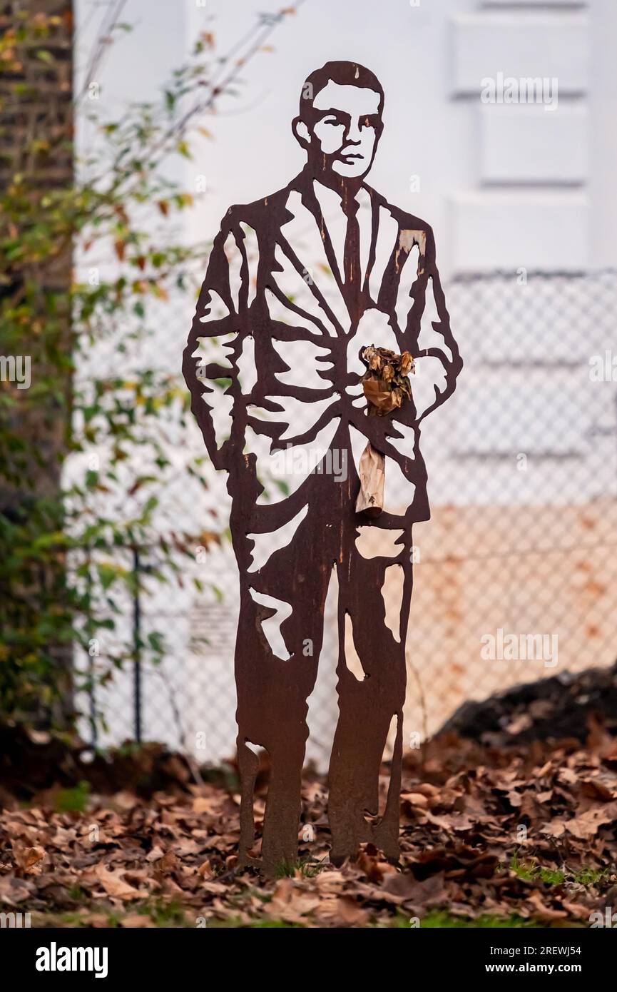 Alan Turing Sculpture Memorial, Paddington, London Stock Photo - Alamy