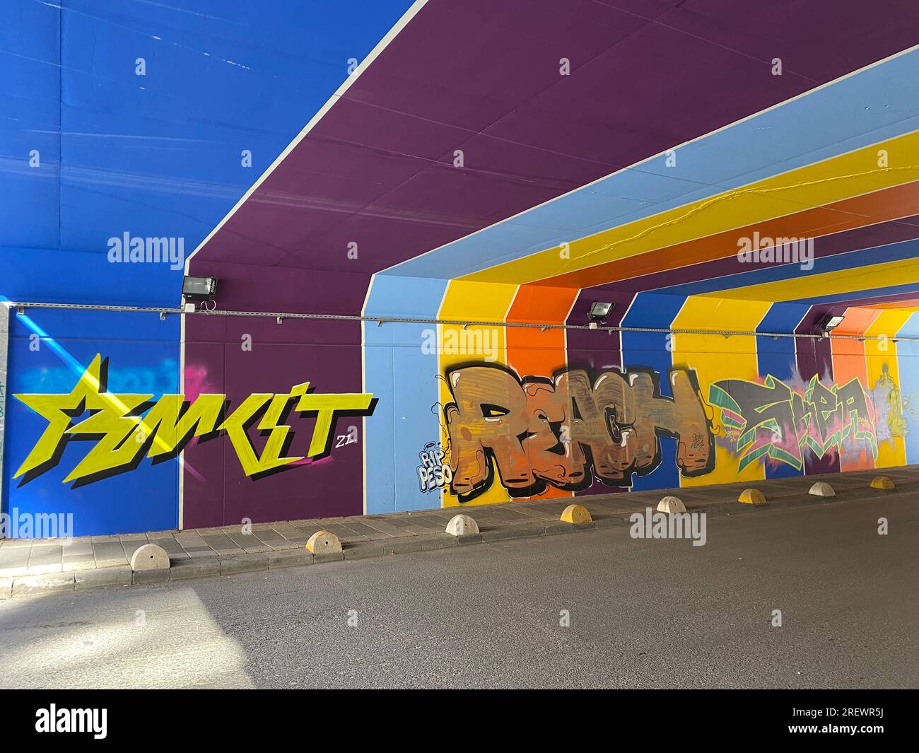 The art of painting the walls in Istanbul Stock Photo - Alamy