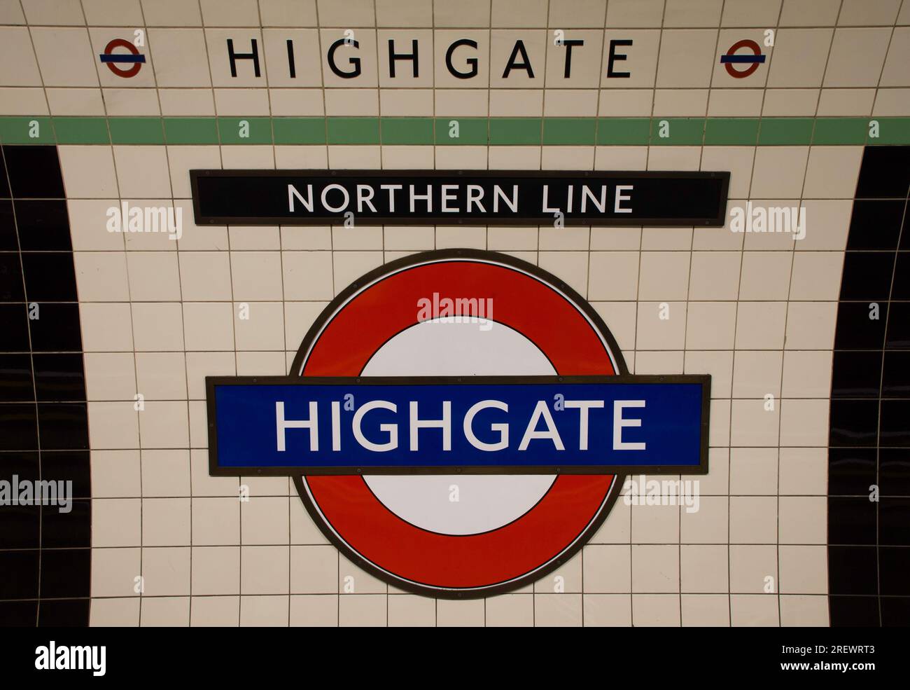 Highgate London underground tube sign close up Stock Photo - Alamy