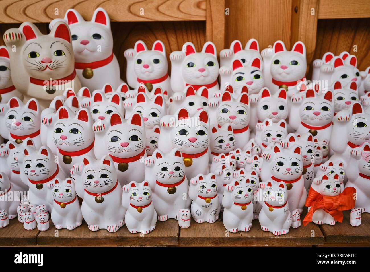 July 2023, Beckoning cats (maneki Neko) at Gotokuji Temple, Setagaya, Tokyo Stock Photo - Alamy