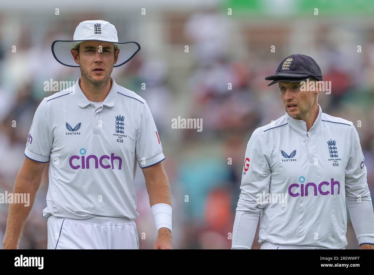 Stuart broad and joe root hi-res stock photography and images - Alamy