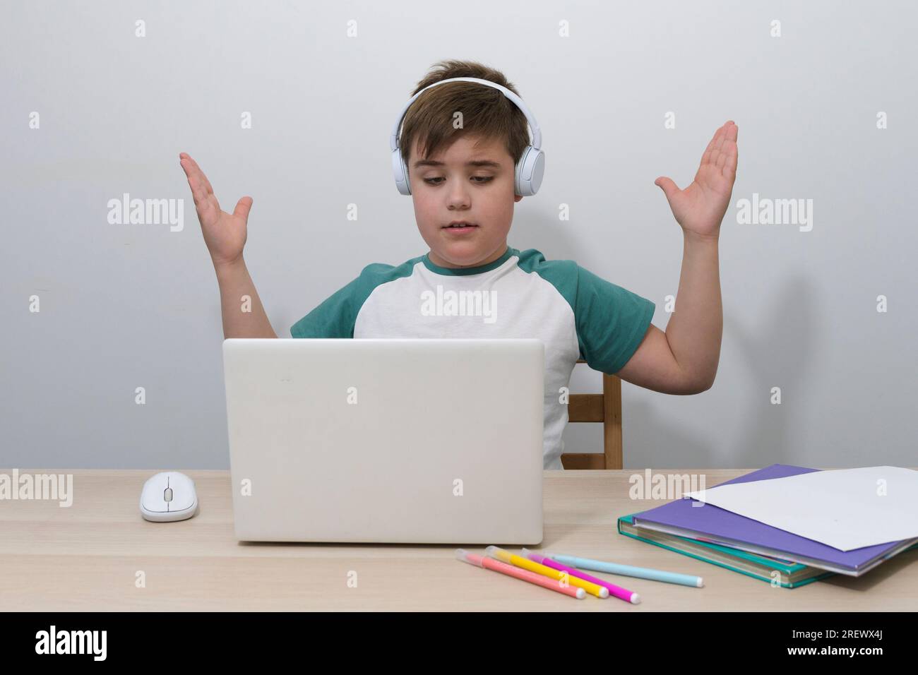Teenager at desk and computer upset Stock Photo - Alamy