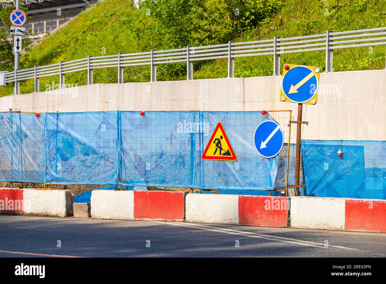 a sign indicating roadworks is installed on the roadway Stock Photo - Alamy