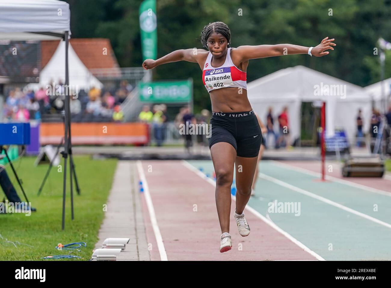 Women triple jump hi-res stock photography and images - Alamy