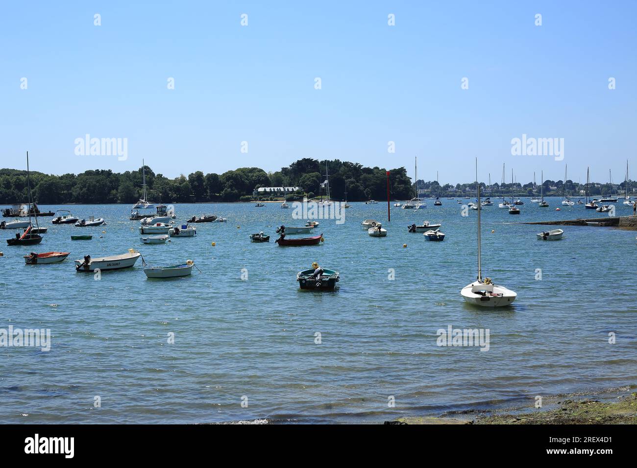 View from Sentier des Douaniers and GR34, Port de Pen er Men, Arradon ...