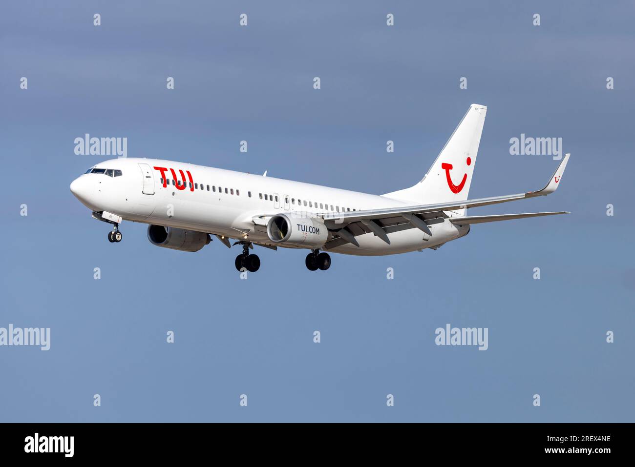 TUIfly Boeing 737-8AS (REG: G-TUKF) in all white colour scheme ...