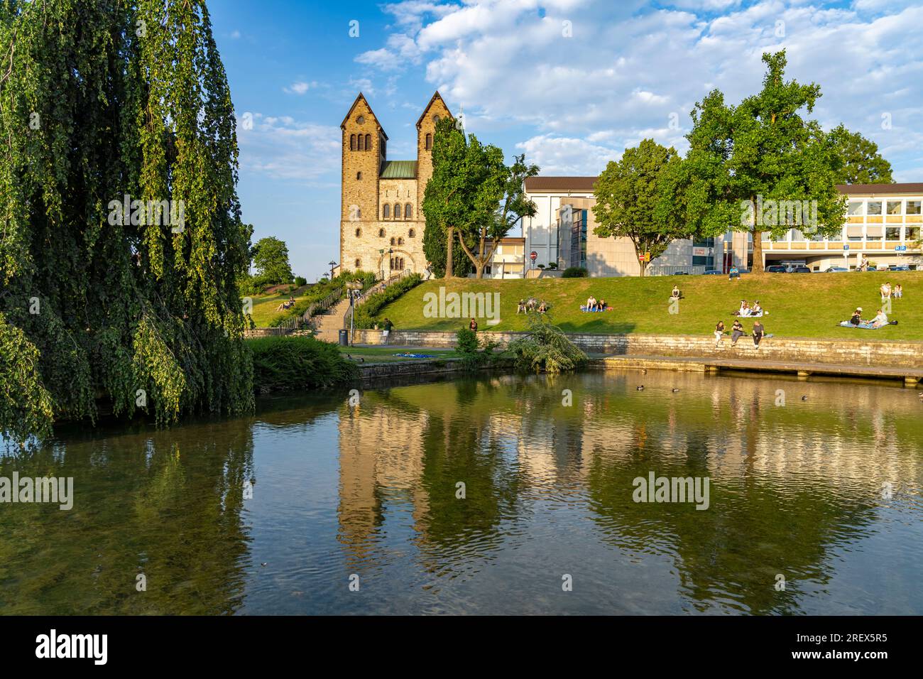 Pader hi-res stock photography and images - Alamy