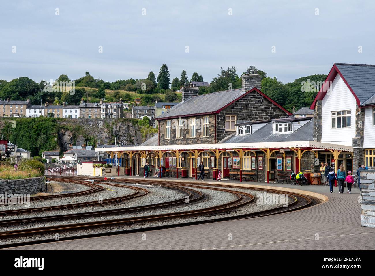 Ffestiniog railway ticket office hi-res stock photography and images ...
