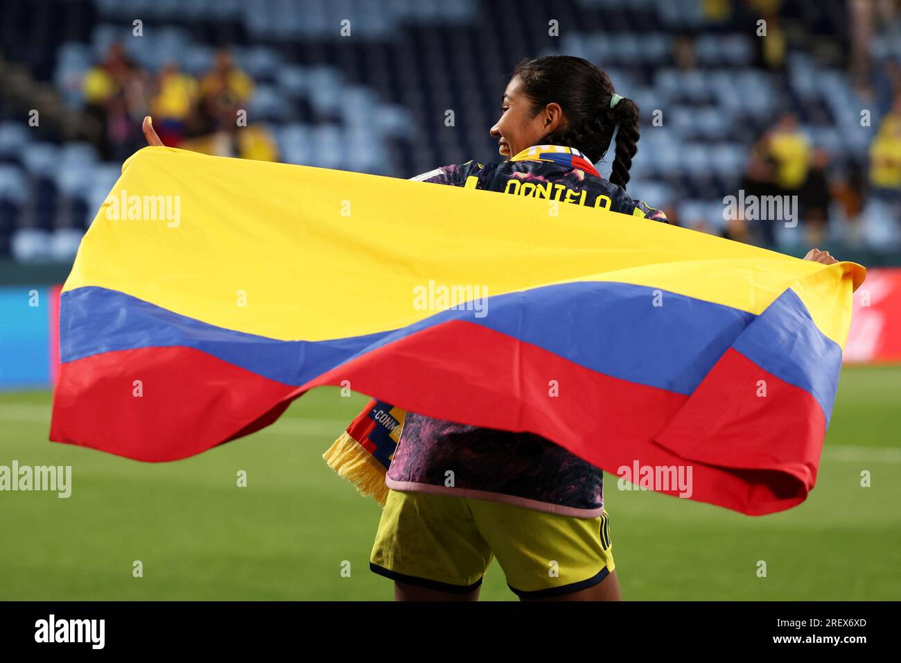 Colombia's Daniela Arias celebrates with a Colombian flag at the end of ...