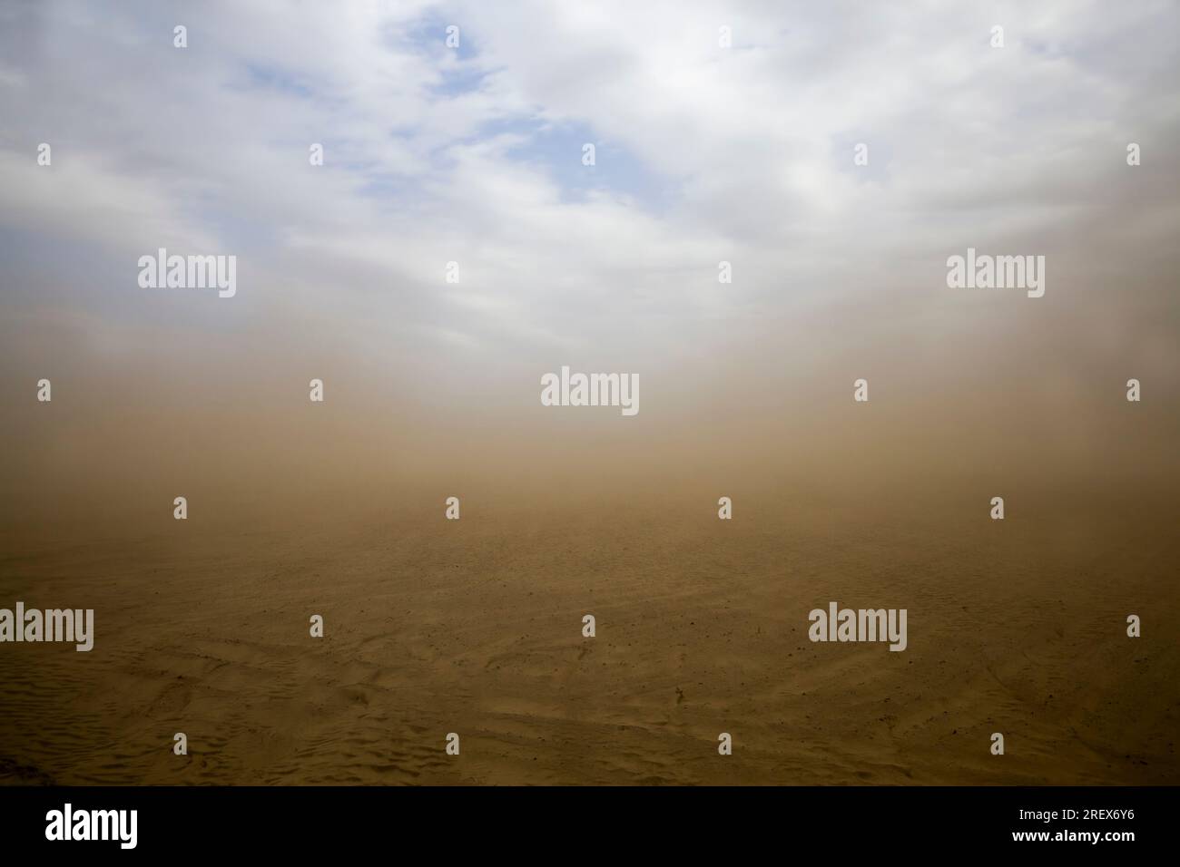 Blurred objects hi-res stock photography and images - Alamy