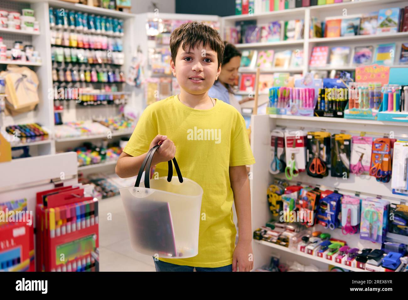 Teen boy shopping in a supermarket hi-res stock photography and images ...