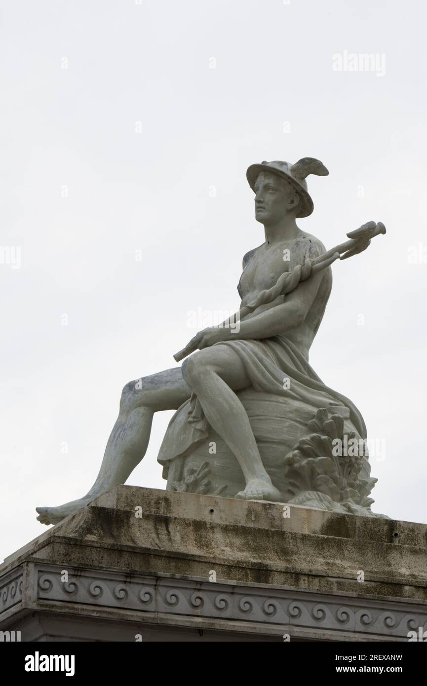 Statue of god mercury hi-res stock photography and images - Alamy
