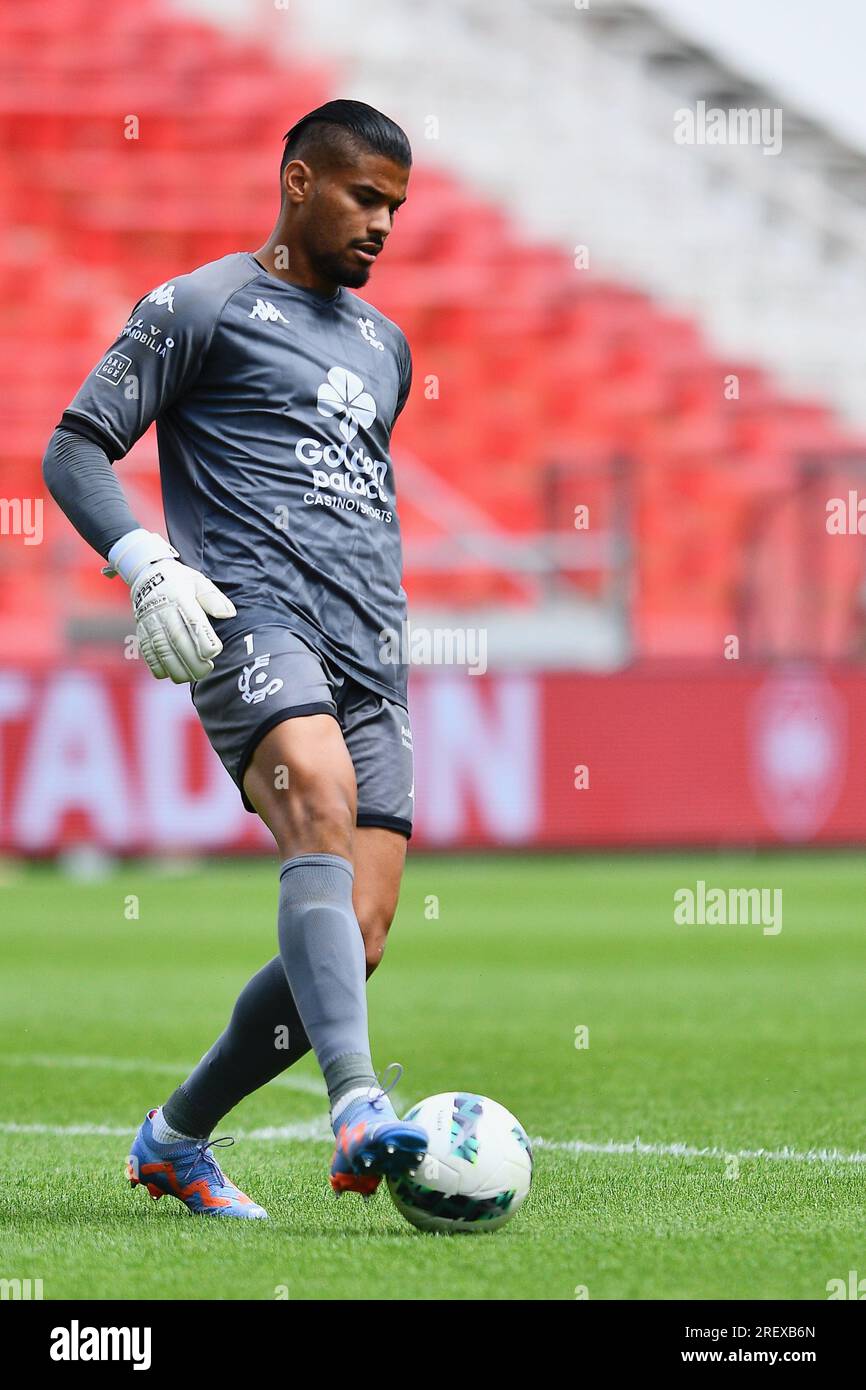 Cercle's goalkeeper Warleson pictured in action during a soccer match ...