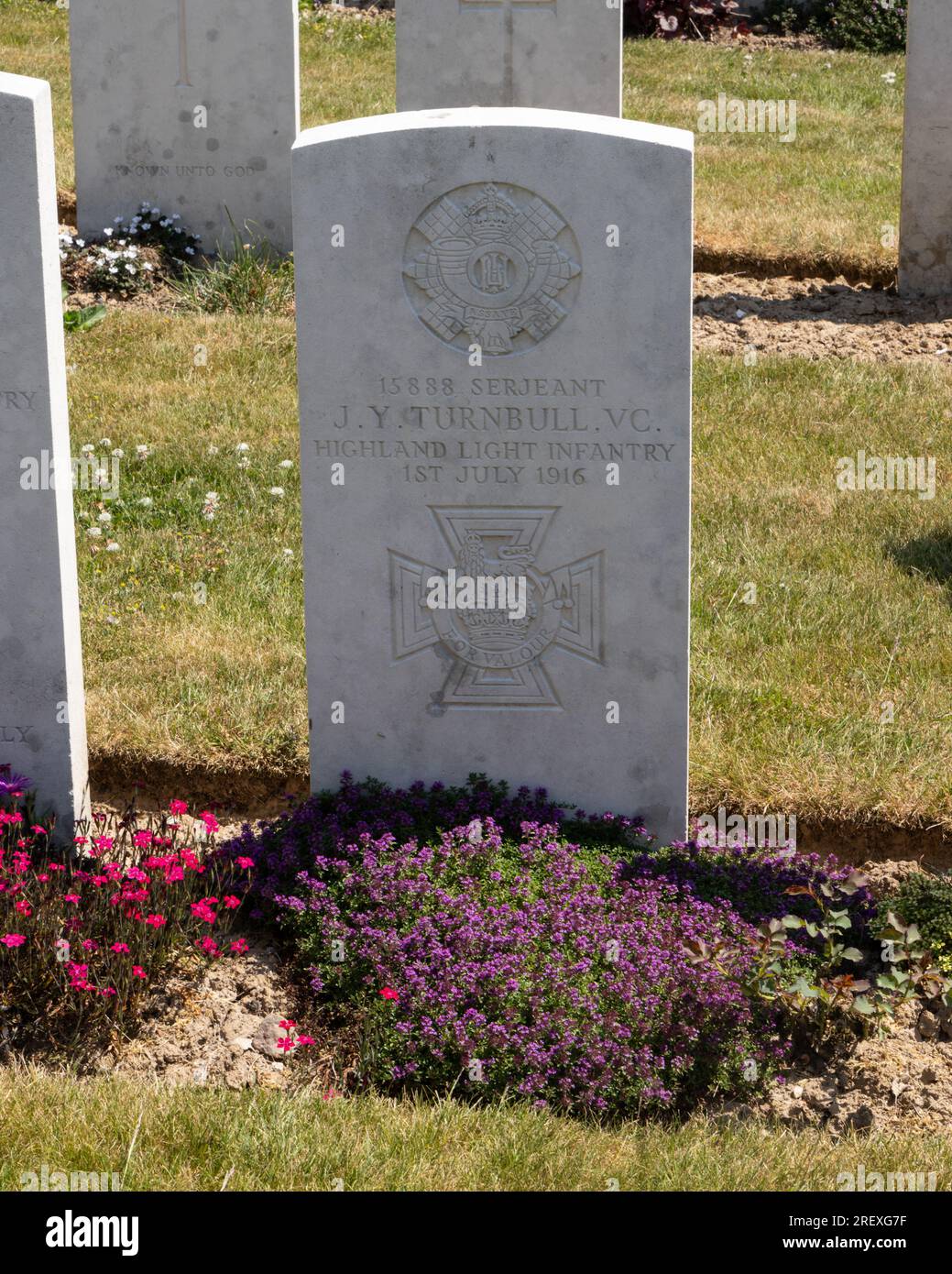 The grave of James Youll Turnbull VC in Lonsdale CWGC Cemetery, France ...