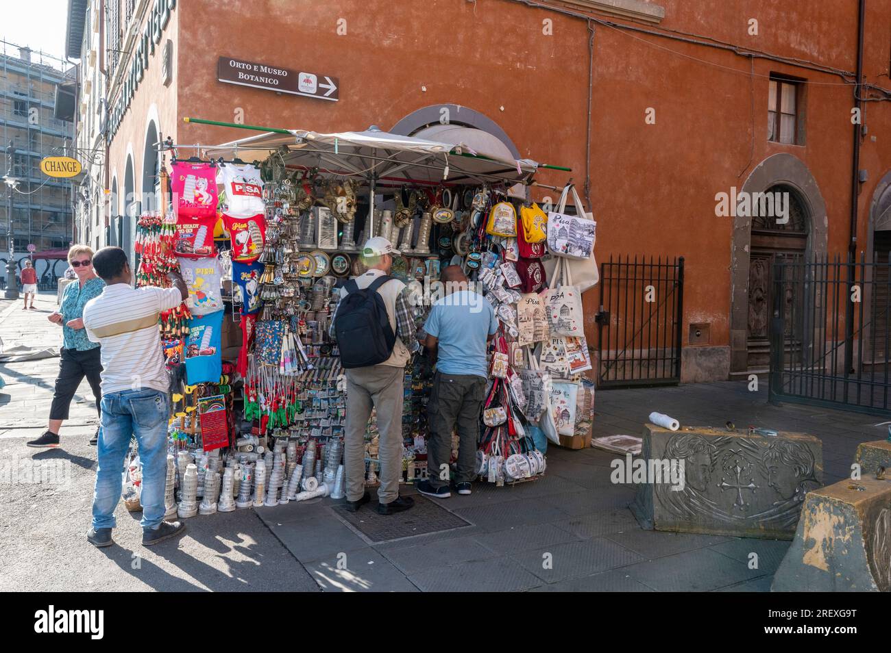 Pisa tourist stall hi-res stock photography and images - Alamy