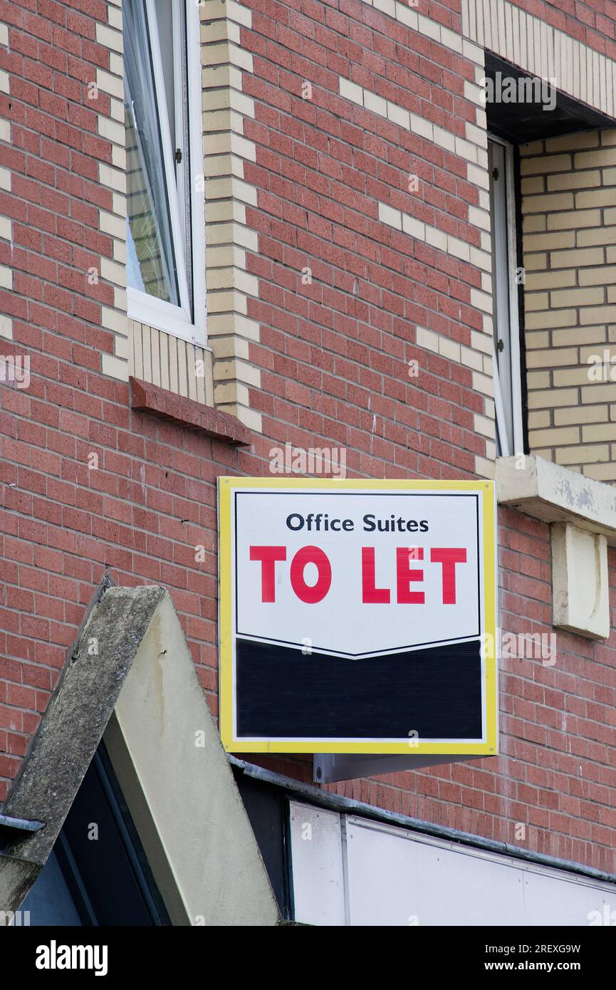 Office building to let sign due to closed business Stock Photo - Alamy