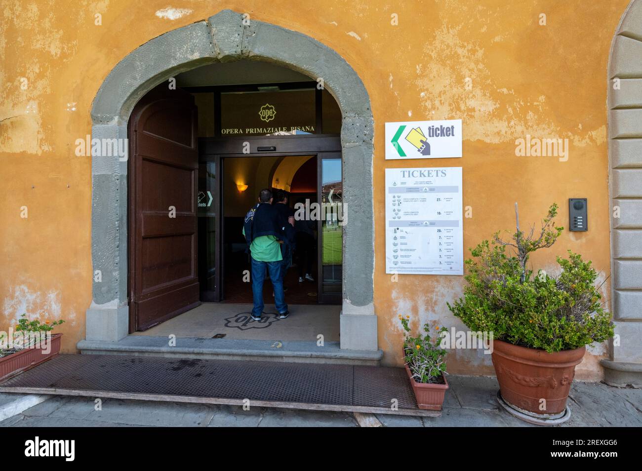 Main visitor entrance to the Palazzo Del Opera del Duomo, a museum on ...