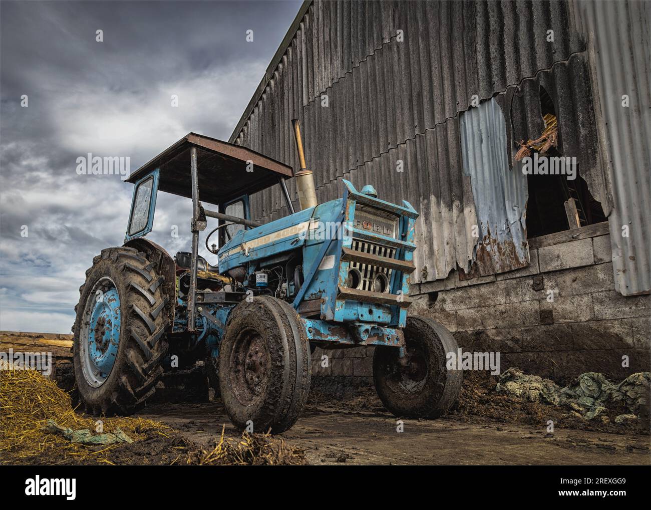 Old blue tractor hi-res stock photography and images - Alamy