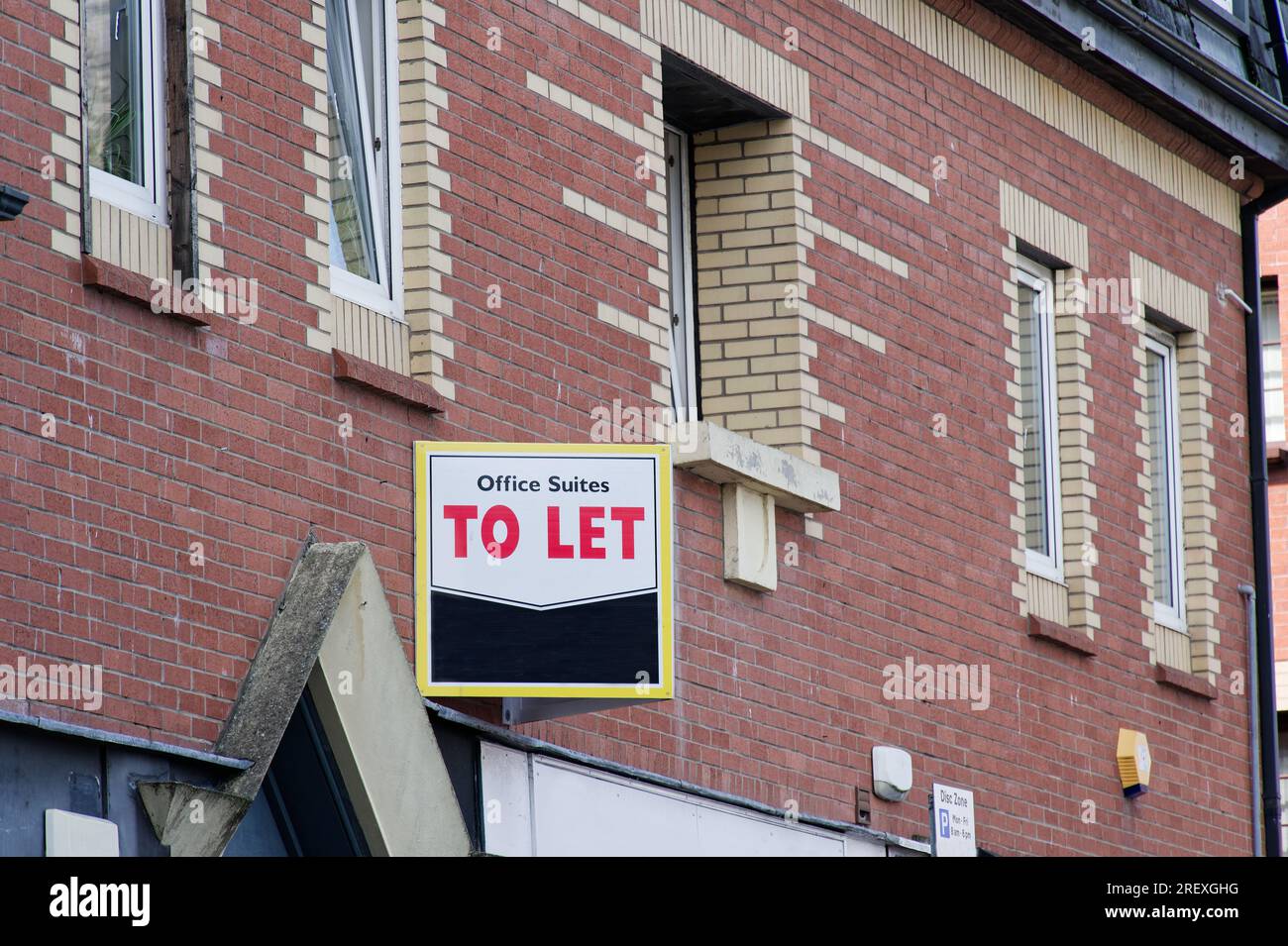 Office building to let sign due to closed business Stock Photo - Alamy