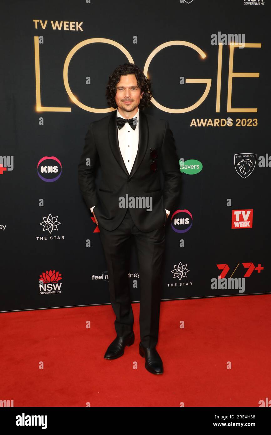 Luke Arnold Body