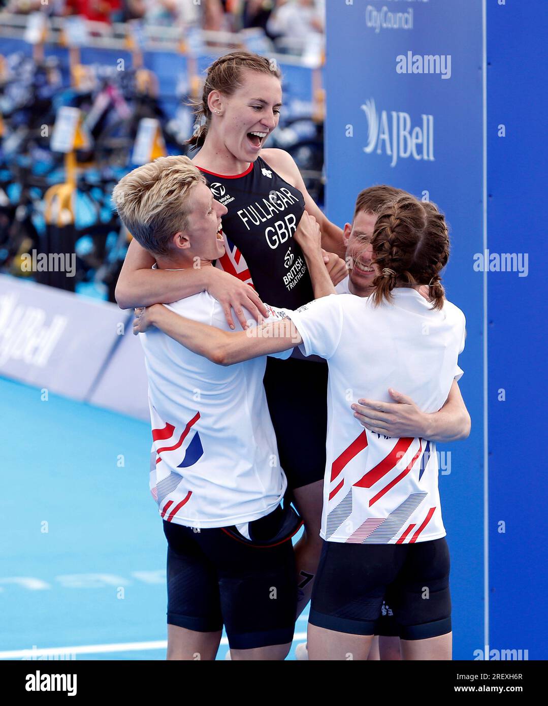 Team Great Britain's Jessica Fullagar celebrates with her team-mates ...