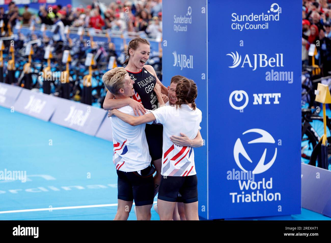 Team Great Britain's Jessica Fullagar celebrates with her team-mates ...