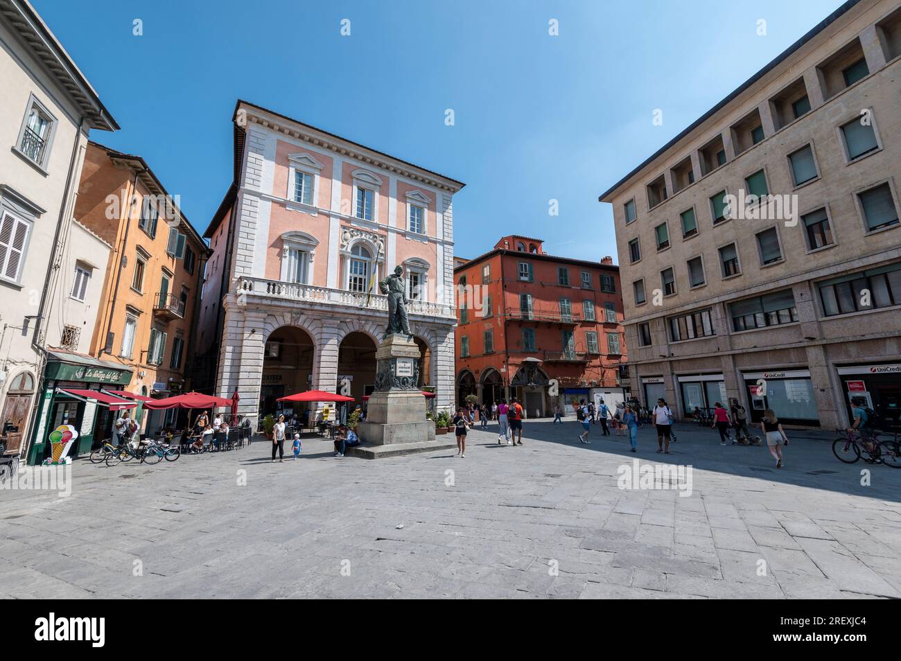 Statue of Giuseppe Garibaldi on Piazza Garibaldi in Pisa in the Tuscany ...