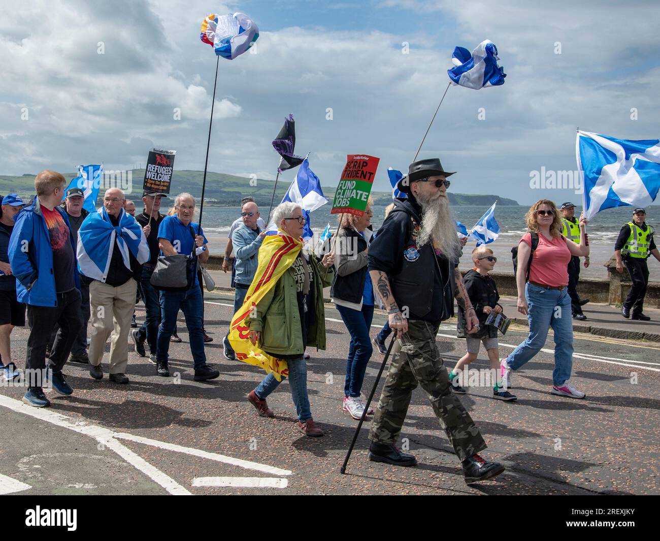 Ayr beach crowd hi-res stock photography and images - Alamy