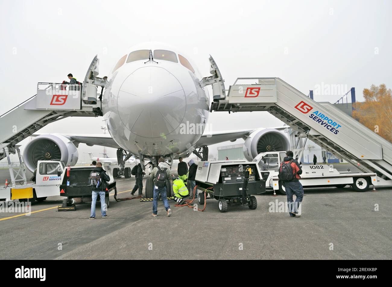 Boeing 787 dreamliner fuselage hi-res stock photography and images - Alamy