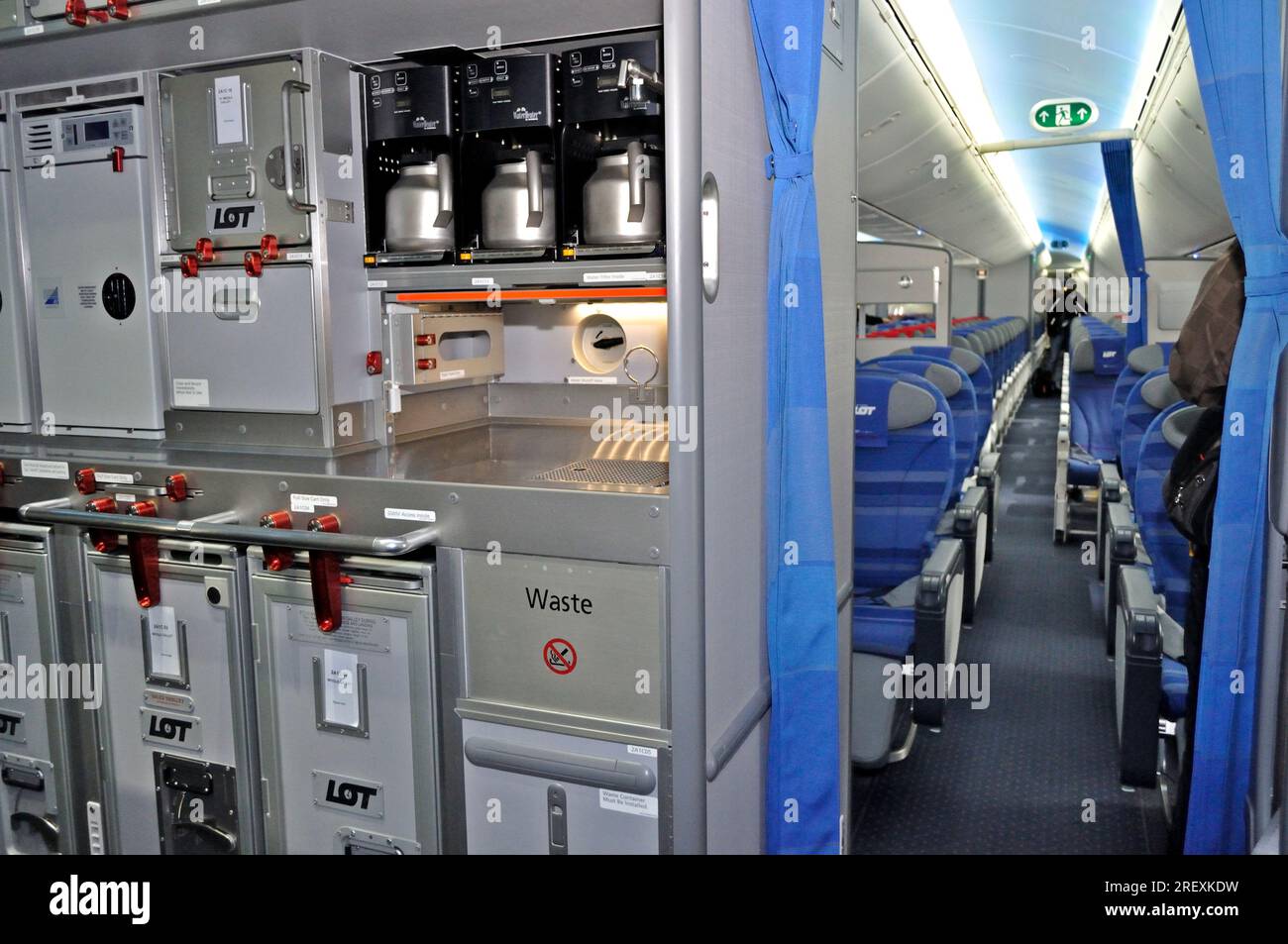 Boeing 787 dreamliner interior business hi-res stock photography and ...